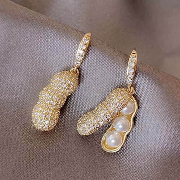 Jewelry | Three Pearls In A Crystal Pod Gold Steel Snap Snow Garden ...